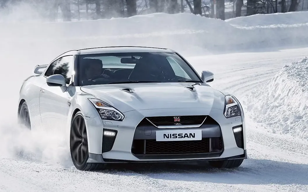 Nissan GT-R Images | GT-R Exterior, Road Test and Interior Photo Gallery