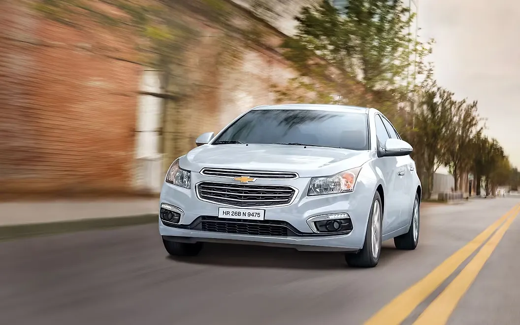 Chevrolet Cruze - Exterior | 16 Chevrolet Cruze Images