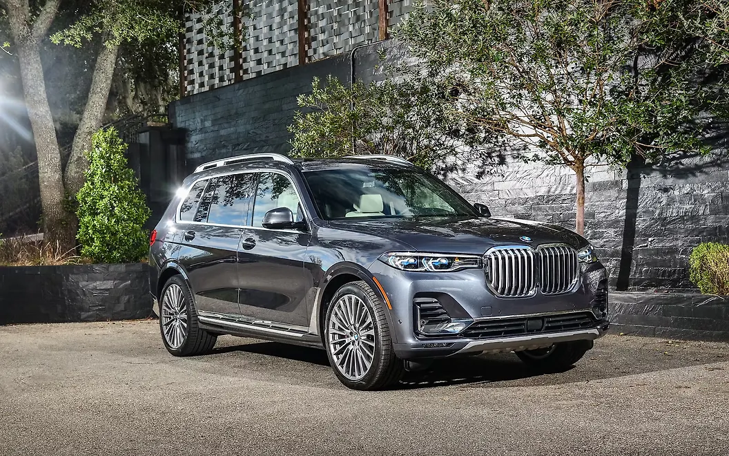 43 BMW X7 Images | X7 Exterior, Road Test and Interior Photo Gallery