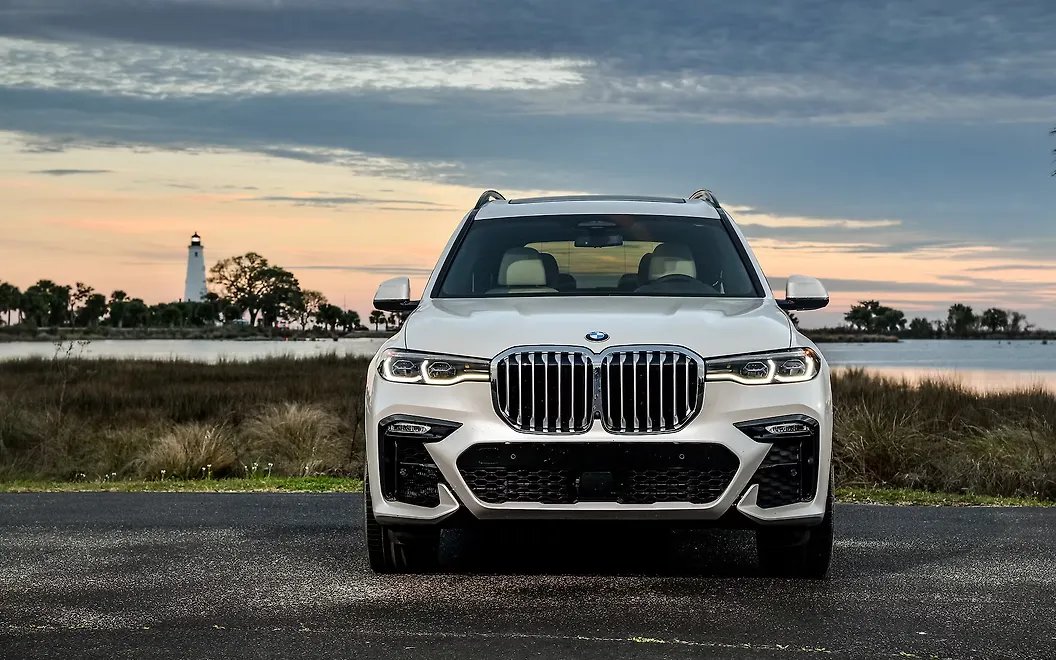 43 BMW X7 Images | X7 Exterior, Road Test and Interior Photo Gallery