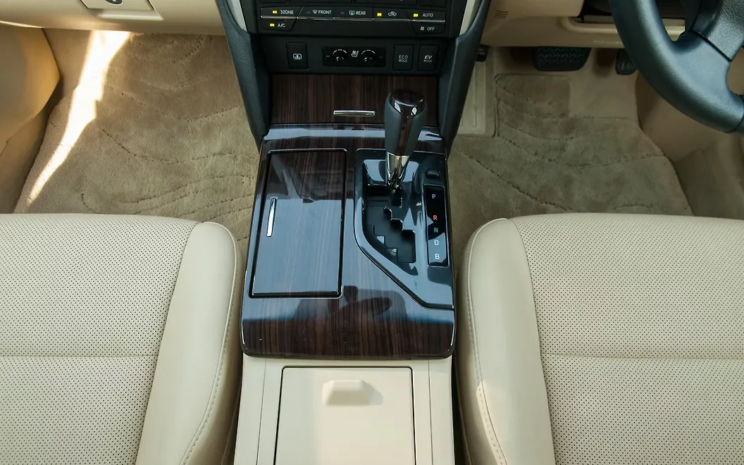 Toyota Camry [2015-2019] - Rear View | 161 Toyota Camry [2015-2019] Images