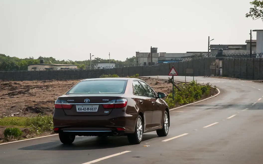 Toyota Camry [2015-2019] - Rear View | 161 Toyota Camry [2015-2019] Images
