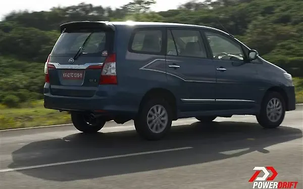 Discontinued Toyota Innova 2013 Images