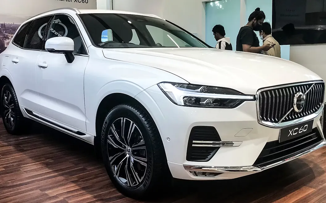 22 Volvo XC60 Images | XC60 Exterior, Road Test and Interior Photo Gallery