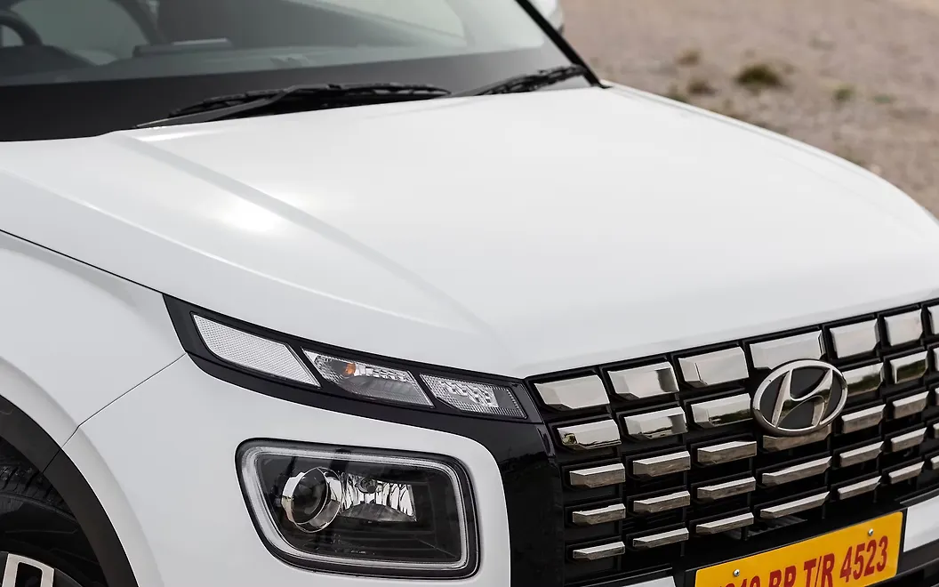 90 Hyundai Venue Images | Venue Exterior, Road Test and Interior Photo ...