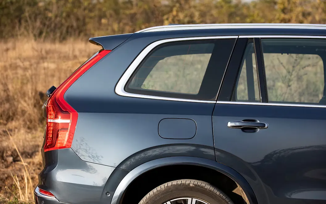 Discontinued Volvo XC90 2021 Images