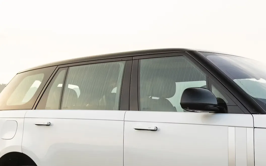 Land Rover Range Rover - Right Rear View | 90 Land Rover Range Rover Images