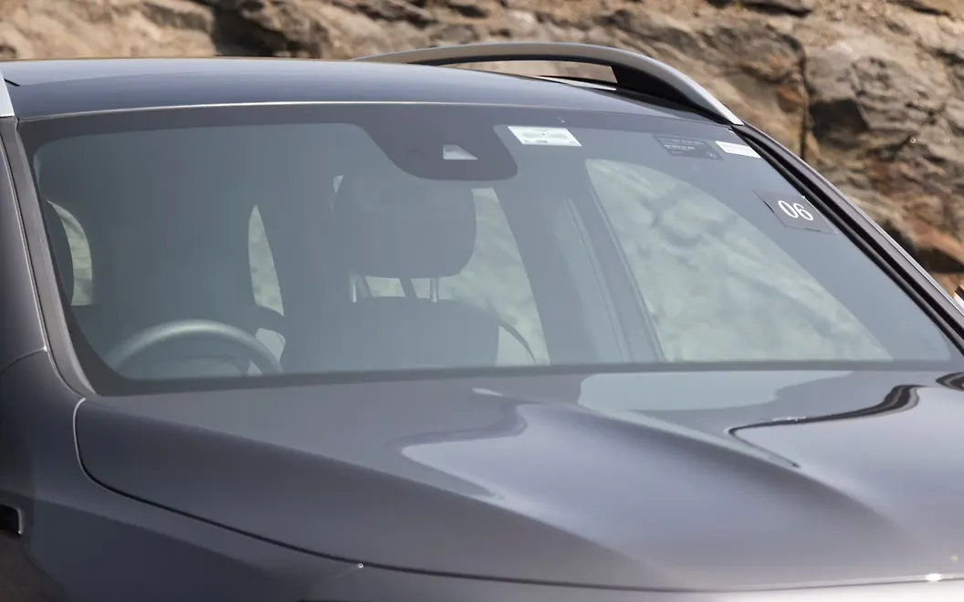 Mercedes-Benz EQB - Front View | Mercedes-Benz EQB Images