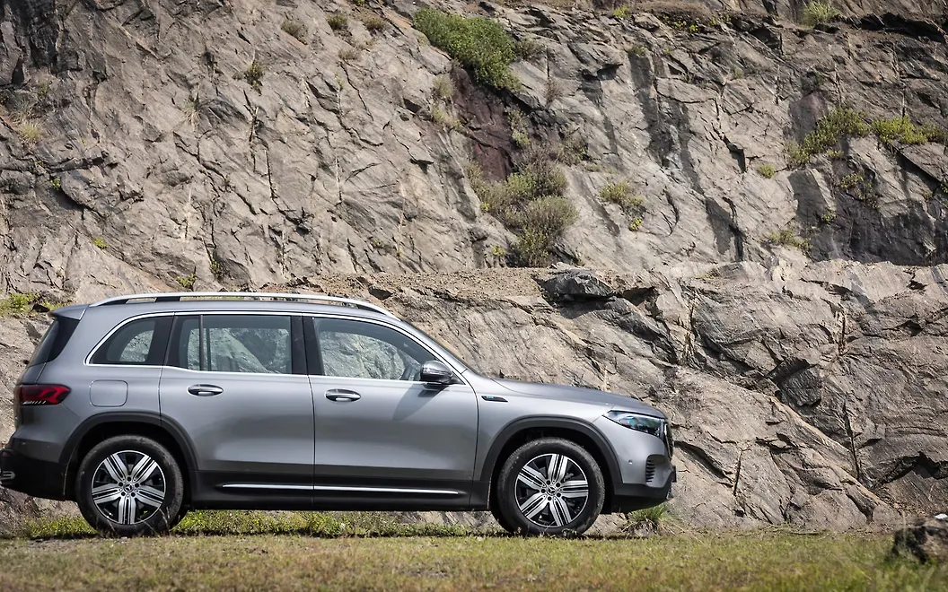 Mercedes-Benz EQB - Right Rear View | Mercedes-Benz EQB Images