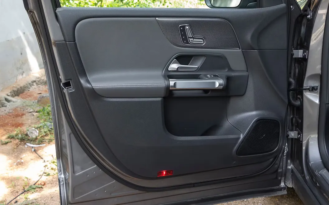 Mercedes-Benz EQB Images | EQB Exterior, Road Test and Interior Photo ...