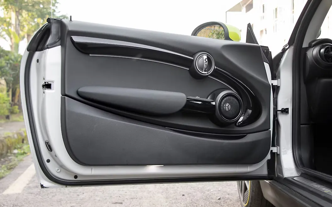 MINI Cooper SE Images | Cooper SE Exterior, Road Test and Interior ...