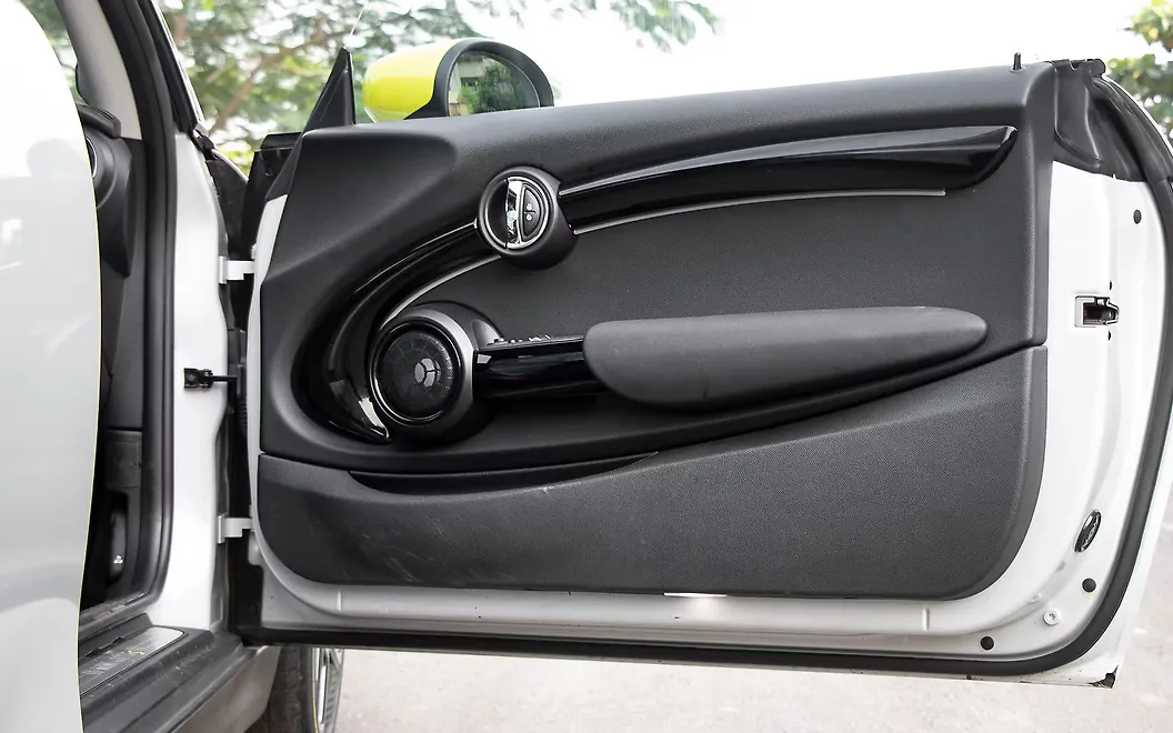 64 MINI Cooper SE Images | Cooper SE Exterior, Road Test and Interior ...