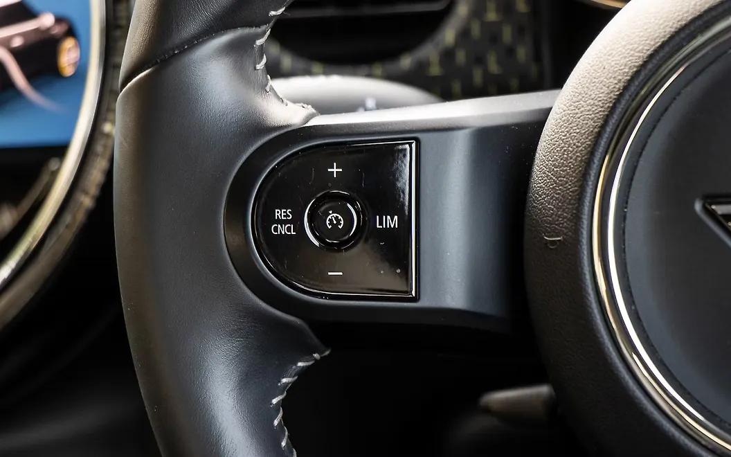 MINI Cooper SE - USB / Charging Port | MINI Cooper SE Images