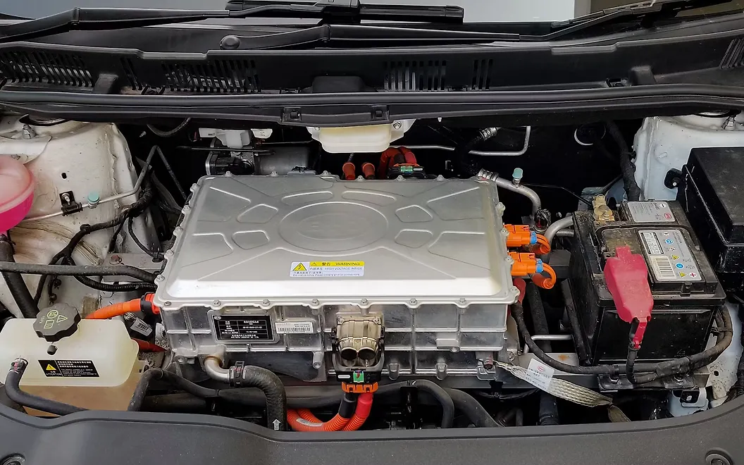 35 Toyota Innova Crysta Images | Innova Crysta Exterior, Road Test and ...