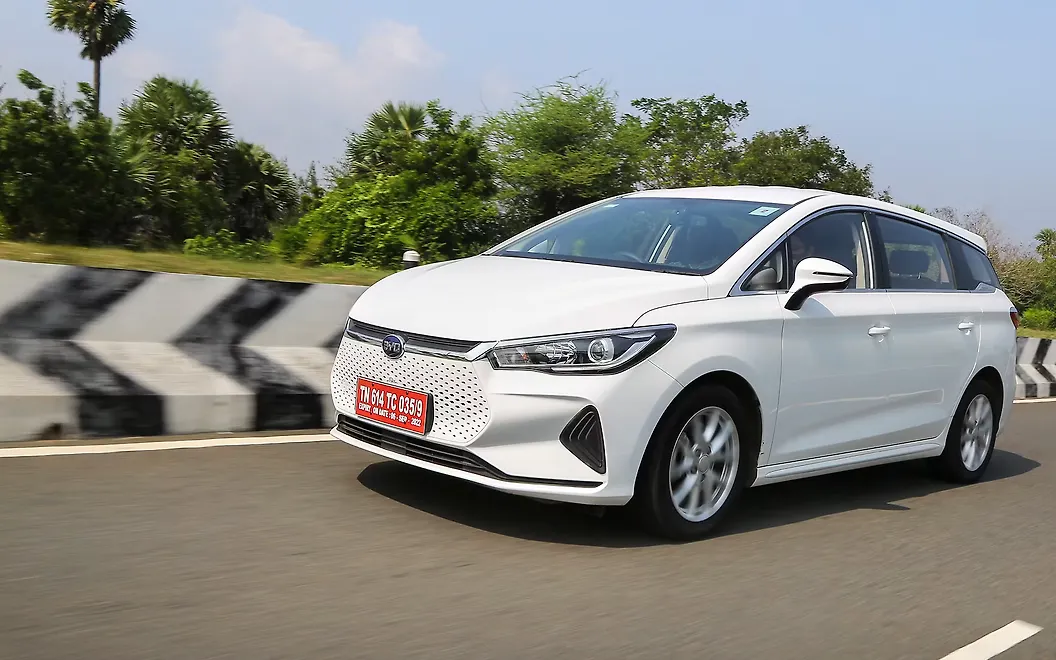 Toyota Innova Crysta [2020-2023] - Rear View | Toyota Innova Crysta ...