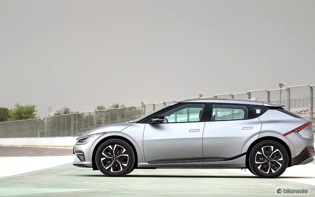 106 Kia EV6 Images | EV6 Exterior, Road Test and Interior Photo Gallery