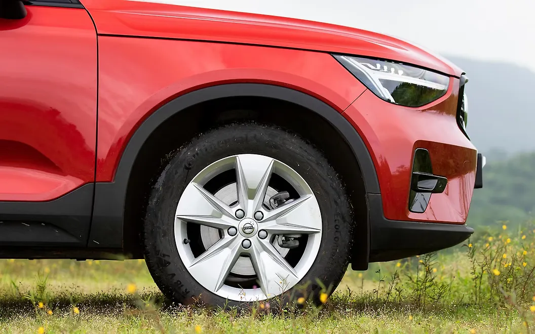 Volvo XC40 - Brand Logo | Volvo XC40 Images