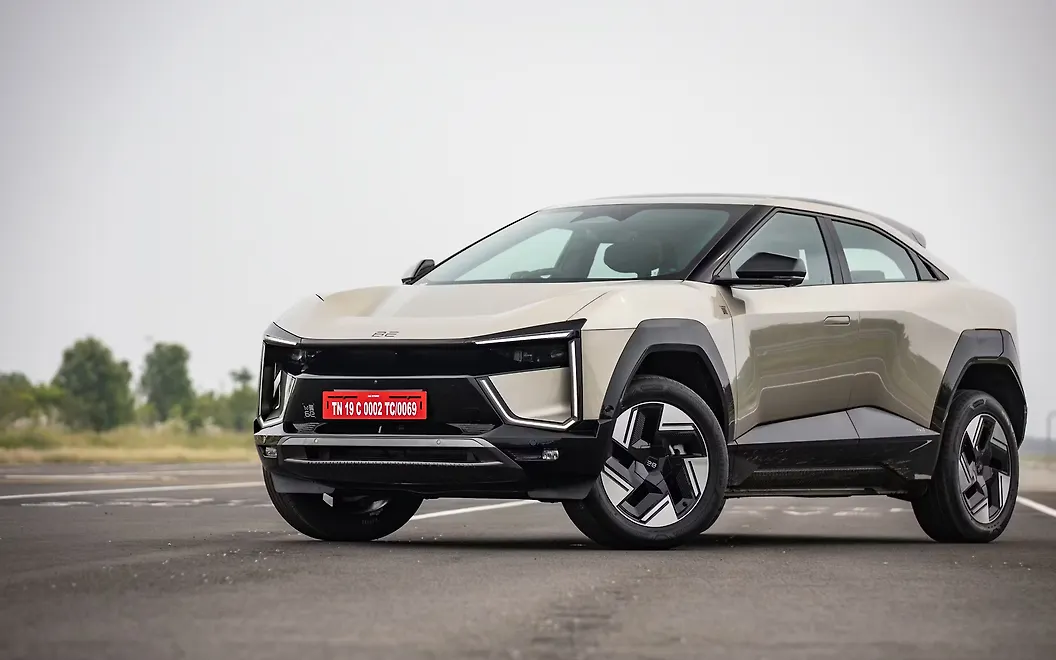 Compare Mahindra BE 6 vs Mahindra XEV 9e