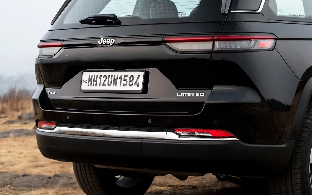 Jeep Grand Cherokee - Right Rear View | Jeep Grand Cherokee Images