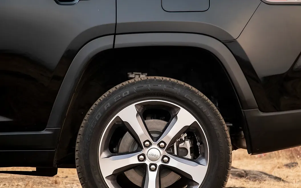 Jeep Grand Cherokee Images | Grand Cherokee Exterior, Road Test and ...