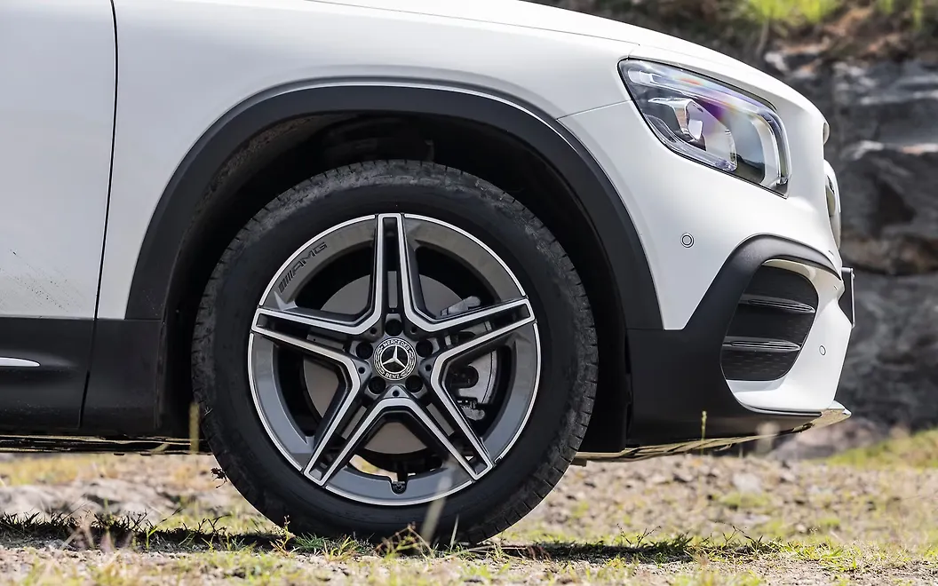 Mercedes-Benz GLB Images | GLB Exterior, Road Test and Interior Photo ...