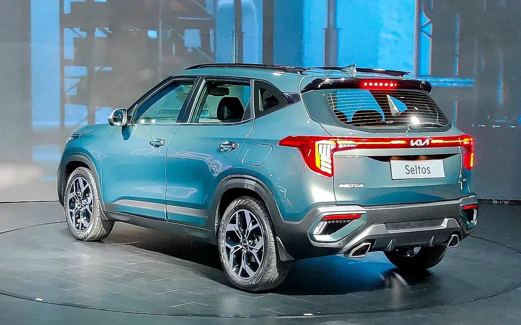 Compare Kia Seltos vs MG Gloster vs MG Astor