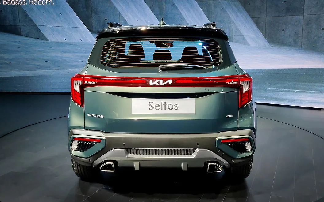 Compare Kia Seltos vs Maruti Grand Vitara vs Toyota Innova Crysta [2016 ...