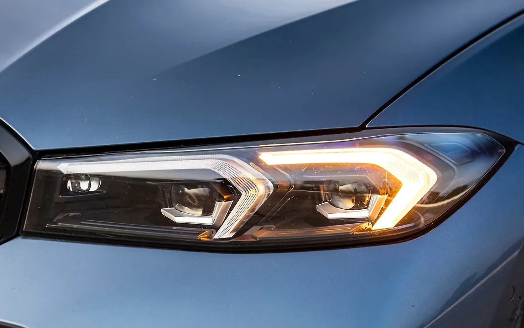 BMW M340i - Turn Indicators | BMW M340i Images