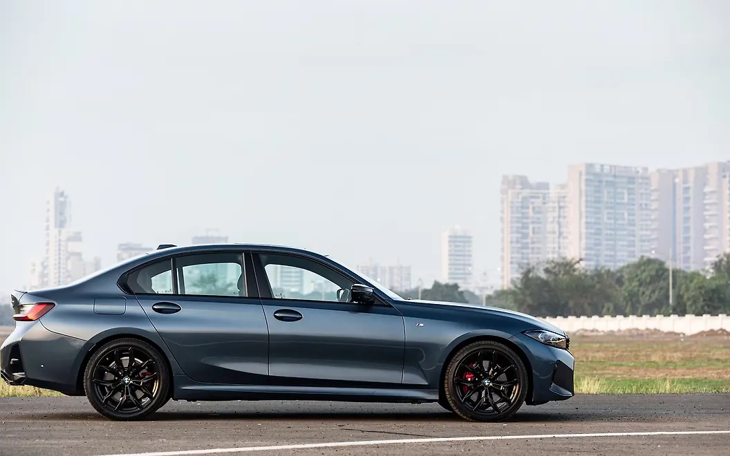 BMW M340i Images | M340i Exterior, Road Test and Interior Photo Gallery