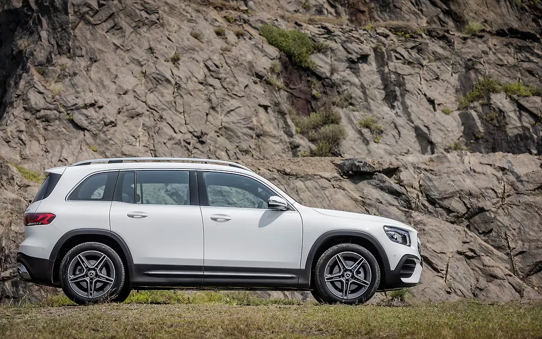 Mercedes-Benz GLB Images | GLB Exterior, Road Test and Interior Photo ...