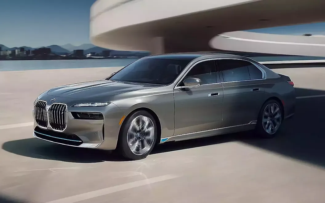 2 BMW i7 Images | i7 Exterior, Road Test and Interior Photo Gallery