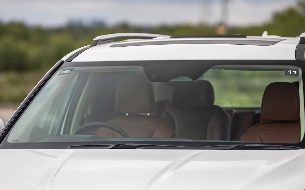 Kia Carnival - Right View | Kia Carnival Images