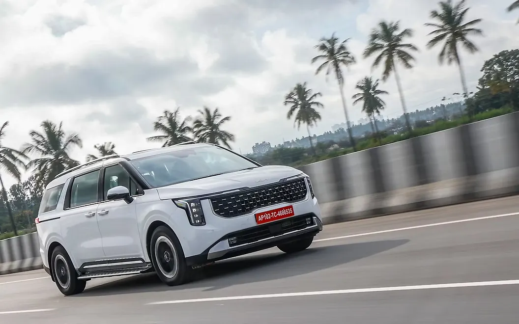 Kia Carnival - Front View | Kia Carnival Images