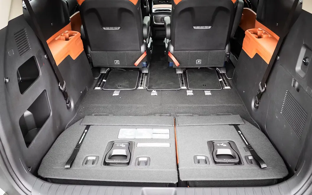 Kia Carnival - Bootspace with Folded Seats | Kia Carnival Images