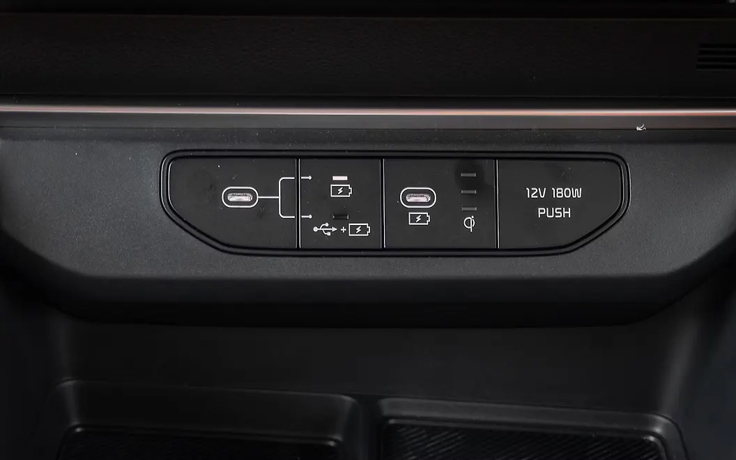 Kia Carnival - USB / Charging Port | Kia Carnival Images