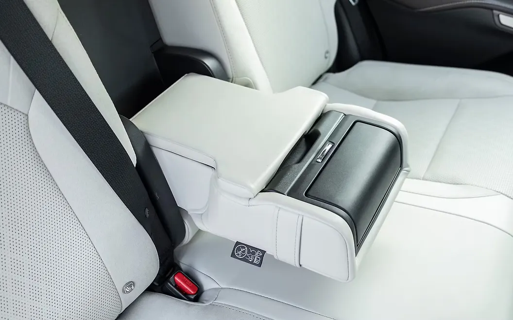 Lexus RX - Arm Rest in Rear Passenger Seats | Lexus RX Images