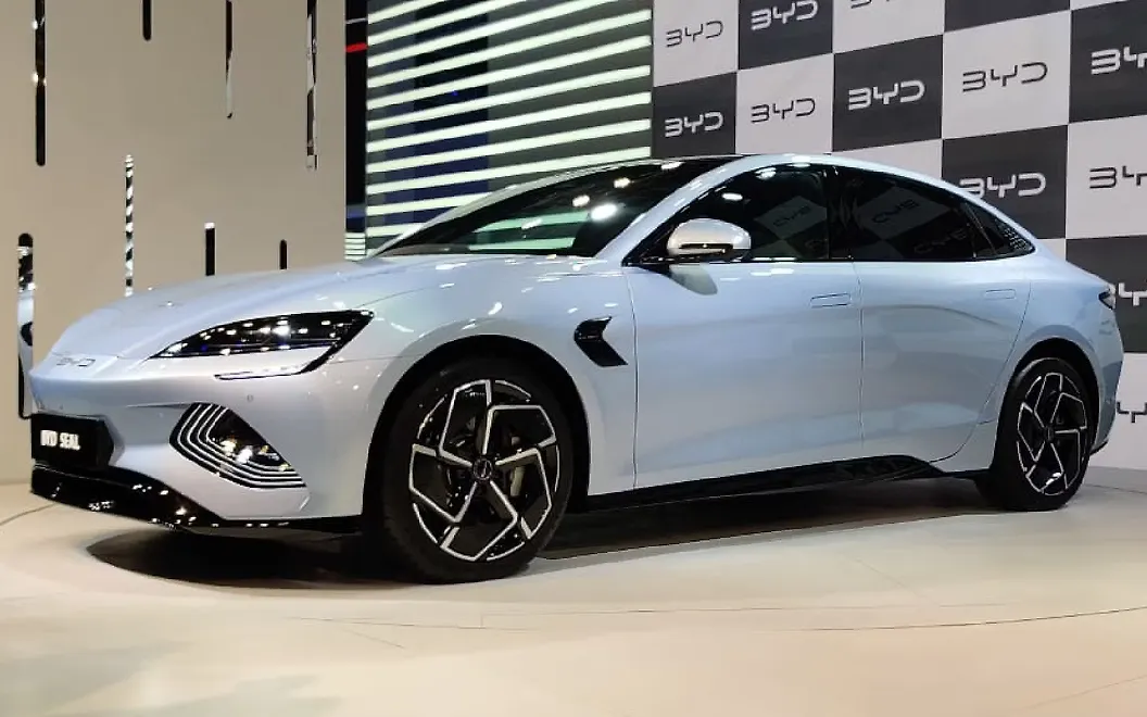 BYD Seal Images | Seal Exterior, Road Test and Interior Photo Gallery