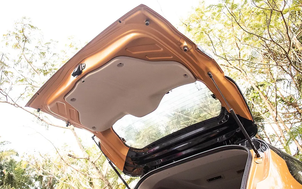 Renault Triber Images | Triber Exterior, Road Test and Interior Photo ...