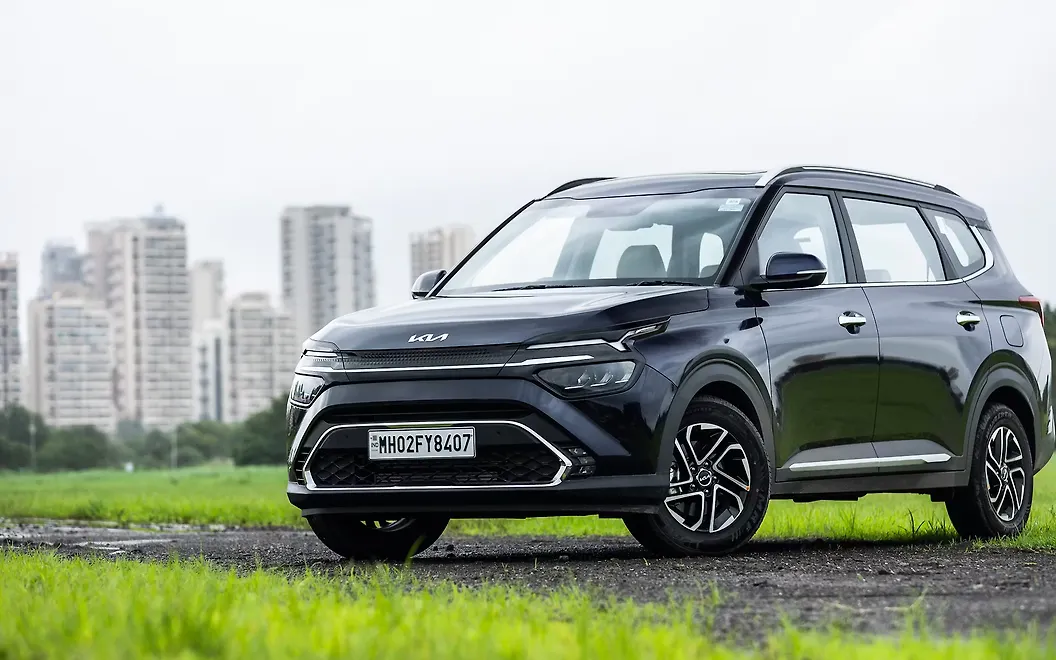 Compare Kia Carens vs Mahindra Bolero Neo [2021-2022] vs Mahindra XUV700