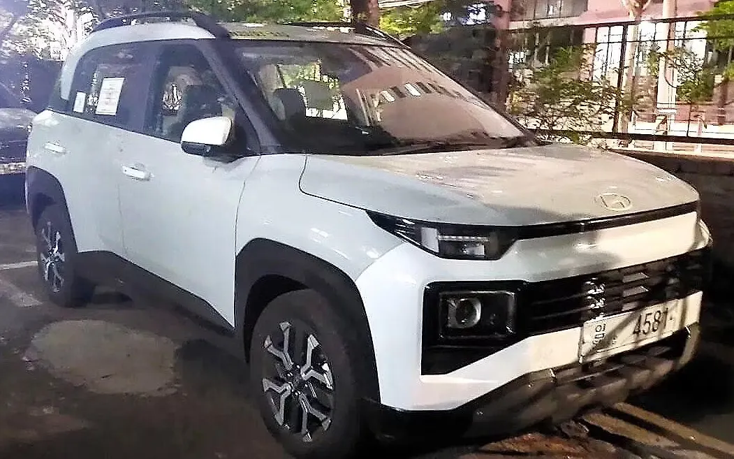 Hyundai Exter - Front Right View | Hyundai Exter Images