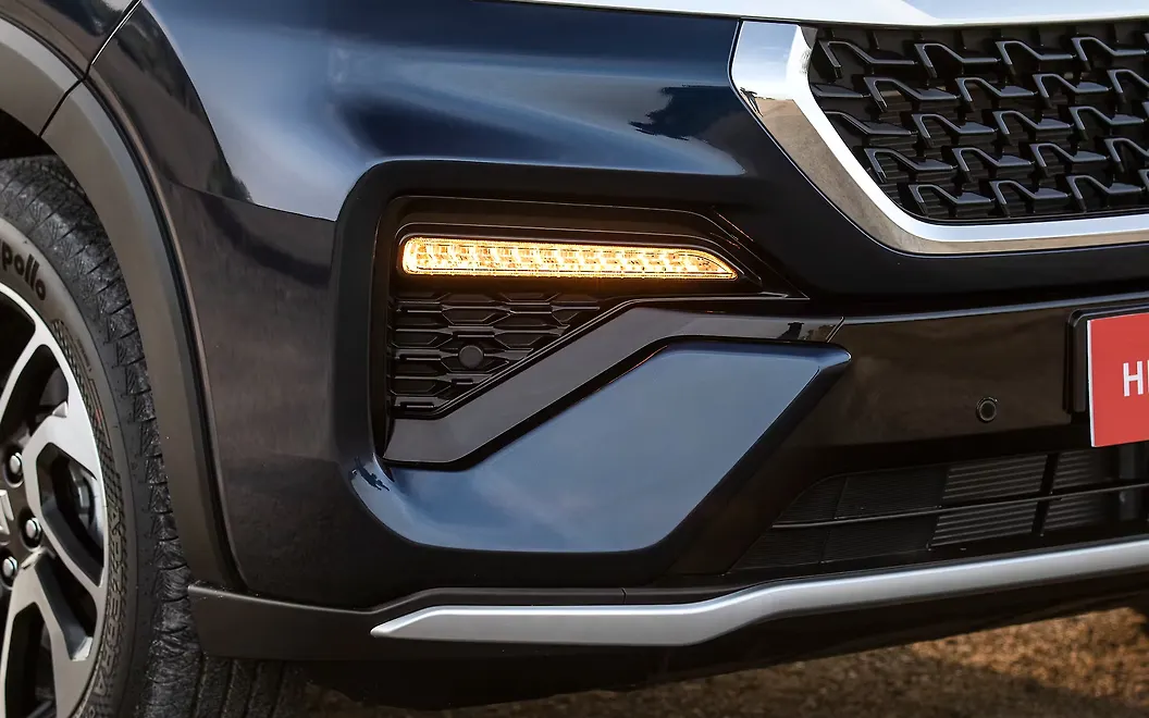 Maruti Suzuki Invicto - Front Left View | Maruti Suzuki Invicto Images