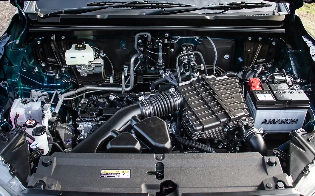 Maruti Suzuki Invicto - Front Right View | Maruti Suzuki Invicto Images