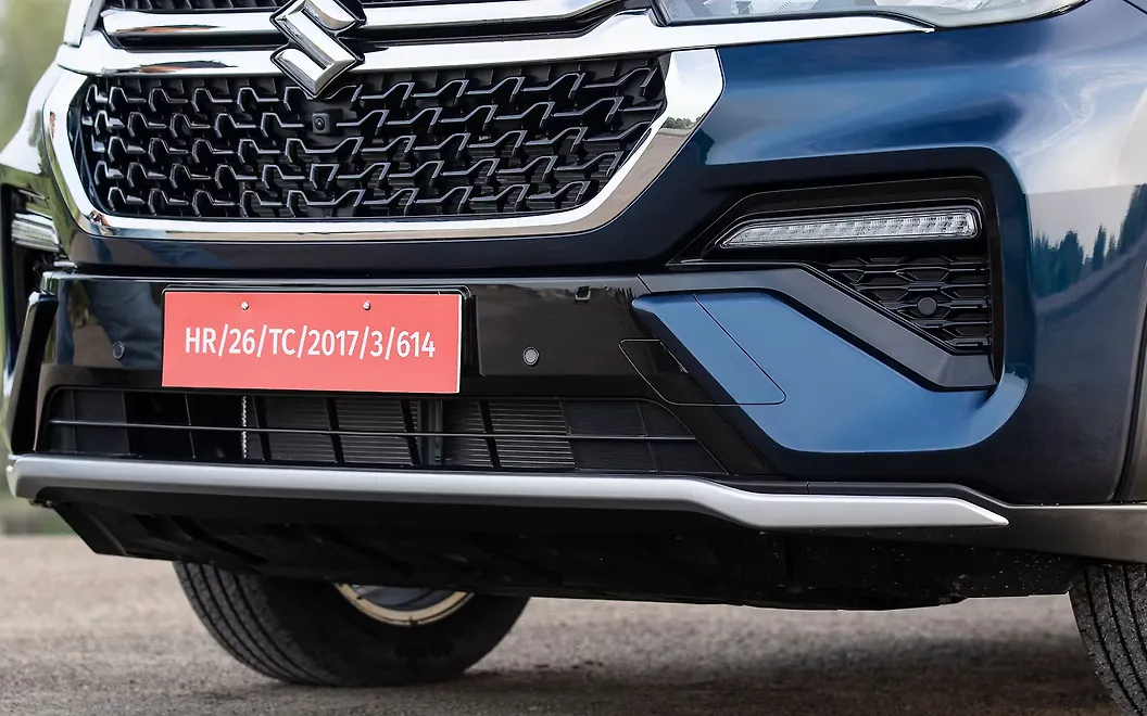 Maruti Suzuki Invicto - Front Right View | Maruti Suzuki Invicto Images