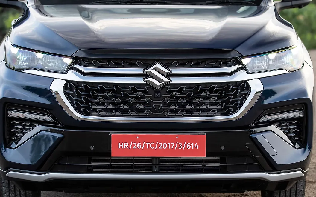 Maruti Suzuki Invicto - Side Rear View | Maruti Suzuki Invicto Images