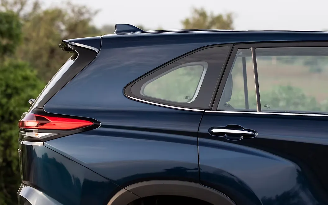 Maruti Suzuki Invicto - Side Rear View | Maruti Suzuki Invicto Images