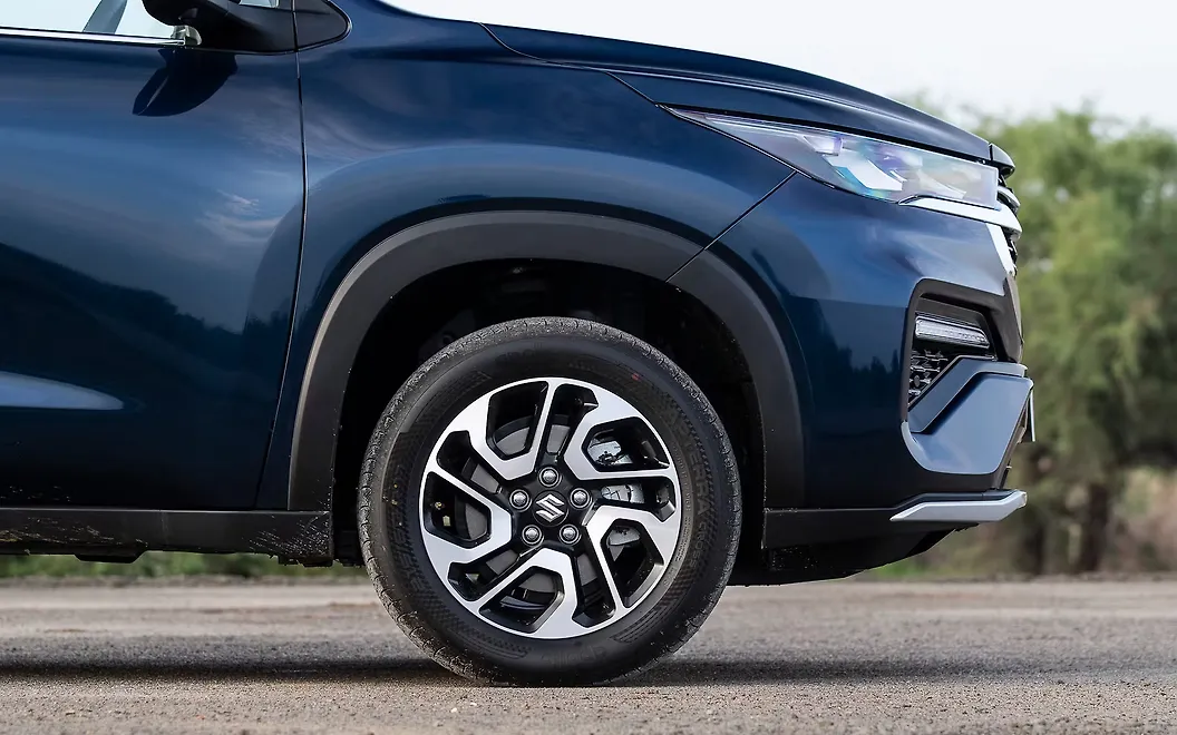 Maruti Suzuki Invicto - Rear Wheel | Maruti Suzuki Invicto Images