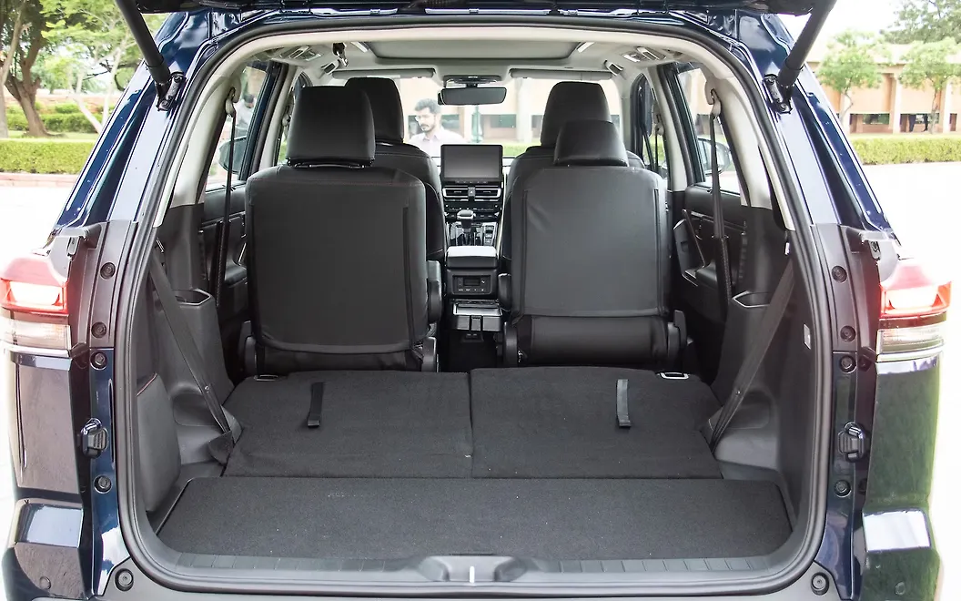 Maruti Suzuki Invicto - Side Rear View | Maruti Suzuki Invicto Images