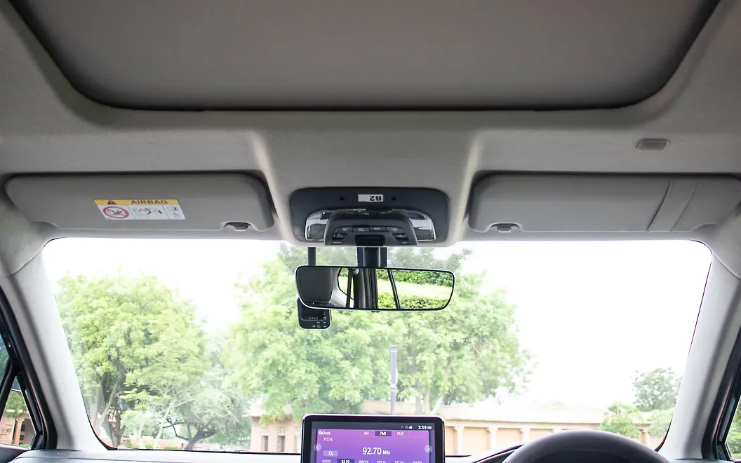 Maruti Suzuki Invicto - Side Rear View | Maruti Suzuki Invicto Images