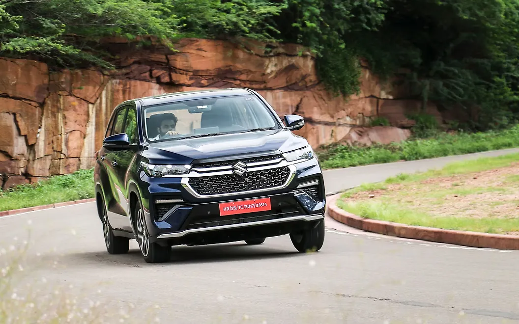 Maruti Suzuki Invicto - Front Right View | Maruti Suzuki Invicto Images