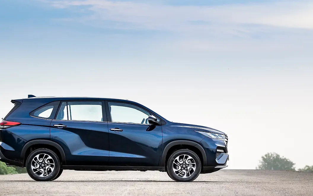 Maruti Suzuki Invicto - Front Right View | Maruti Suzuki Invicto Images